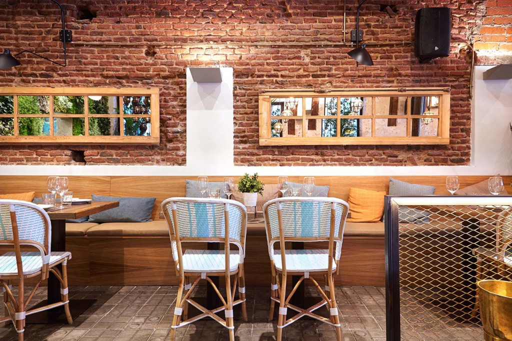 Terrazas en patio para tomar algo y comer durante el verano en Madrid