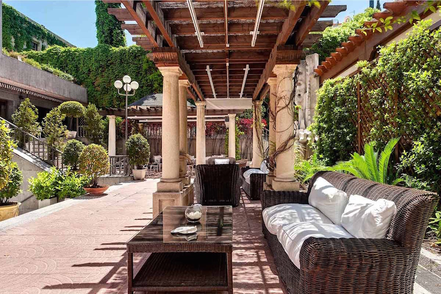Terrazas en patio para tomar algo y comer durante el verano en Madrid